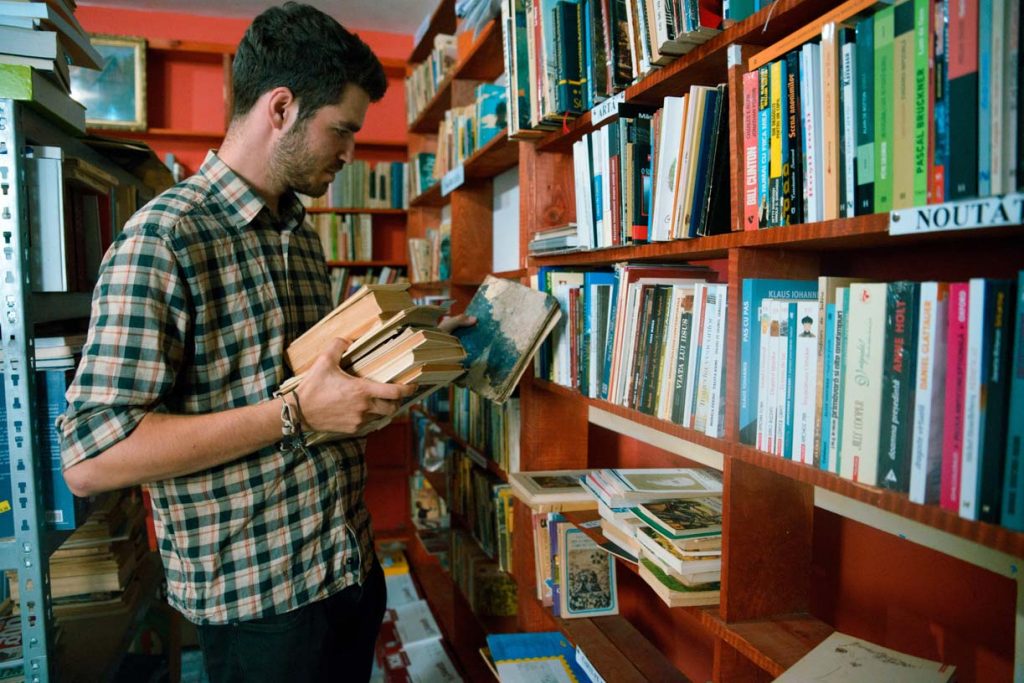 NOU! Romfour va ofera carti si reviste de citit pe toate cursele ...